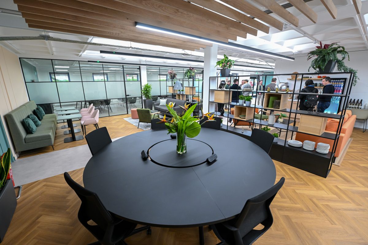 Premium Flexible Workspaces | Oxford Cambridge Reading - Quad | Modern ...